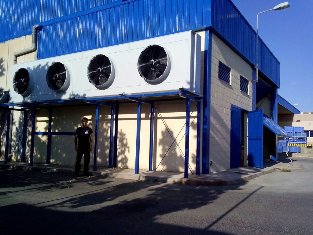 Instalación de cámaras frigoríficas en Glinwell Spain S.L. - Sistemas ...